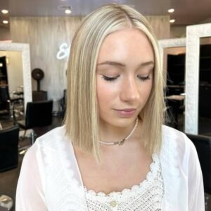 50 Beautiful Blunt Haircut Ideas for Women in 2022 (with Pictures)