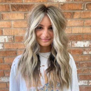 50 Middle Part Hairstyle Ideas for Women in 2022 (with Images)