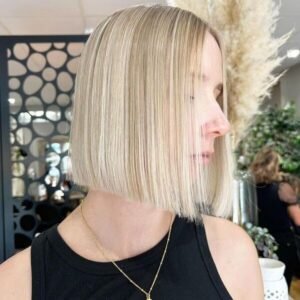 50 Beautiful Blunt Haircut Ideas for Women in 2022 (with Pictures)
